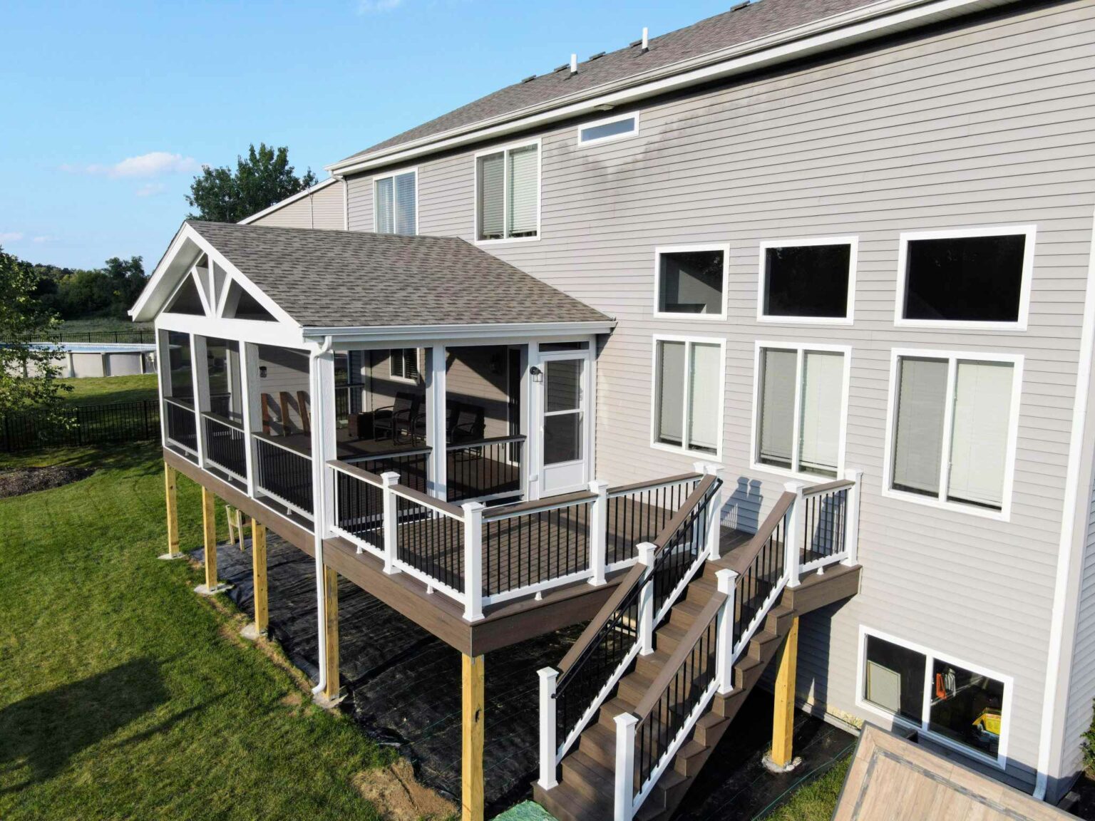 Elevating Outdoor Spaces: Choosing the Right Screened Porch Contractor Near Me | Decked Out Builders